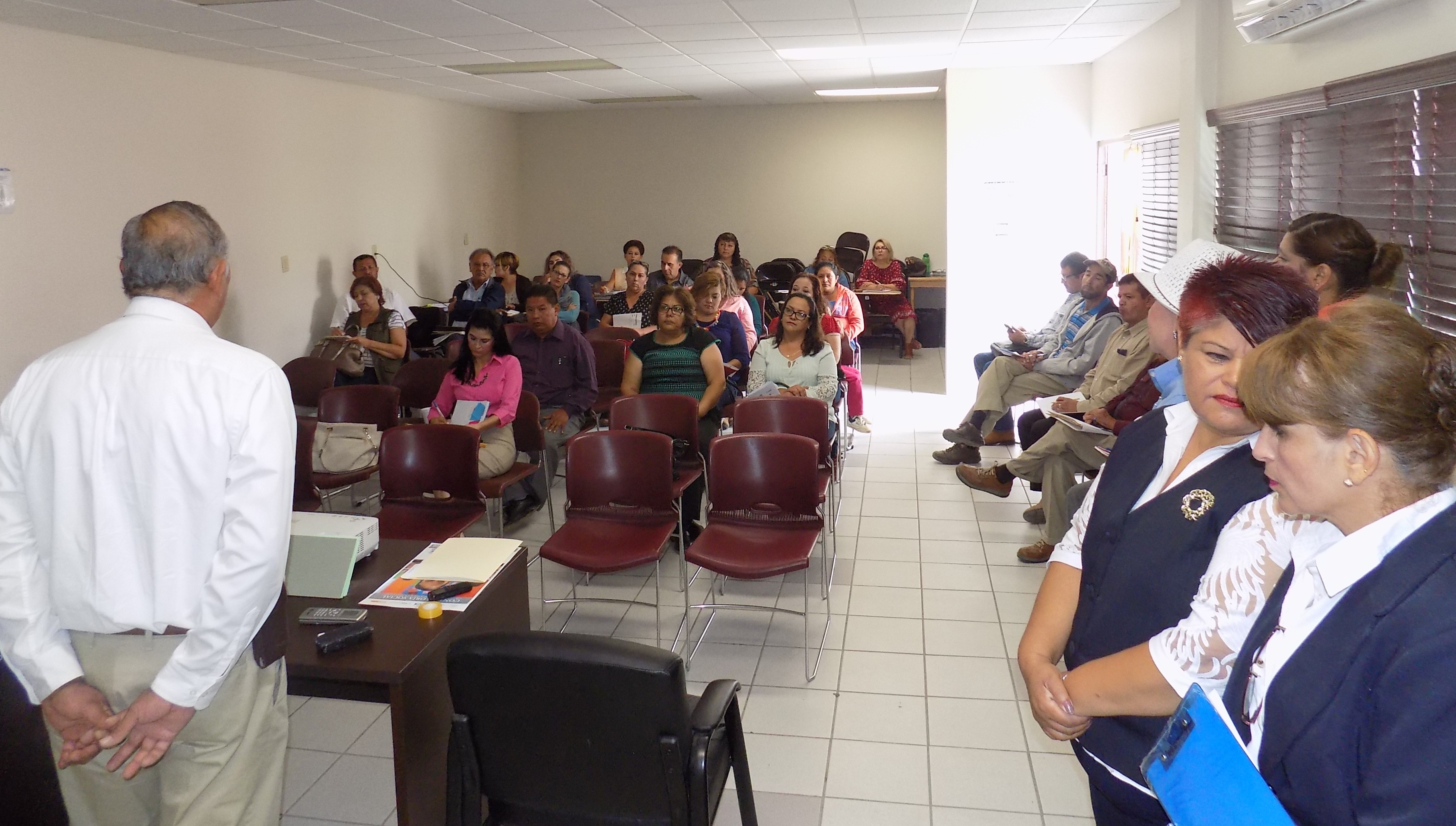 Capacitan a docentes en contraloría en escuelas | RadaNoticias